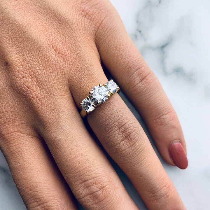 Graceful tre-stens ring | Køb hos ToftJessen